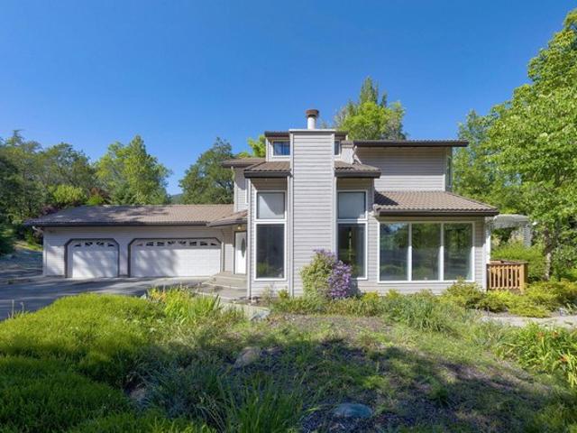 235 Glenoak Ln, Grants Pass, OR 97526