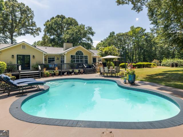 235 Den Ric Drive