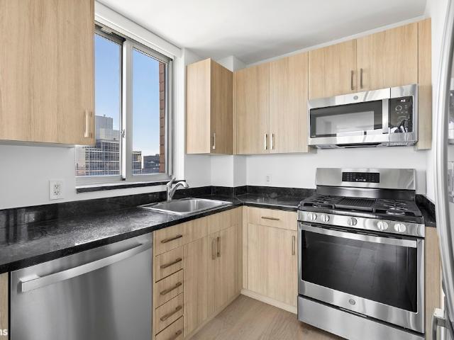 235 E 55TH Street 34A