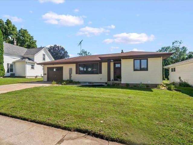 235 E Franklin St, Denver, IA 50622