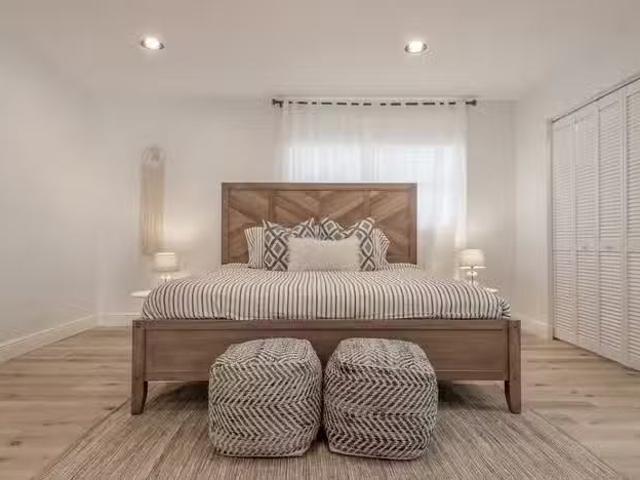 235 E Overbrook Drive 235 Overbrook Dr E