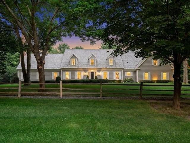 235 Hollander Rd, Wayzata, MN 55391