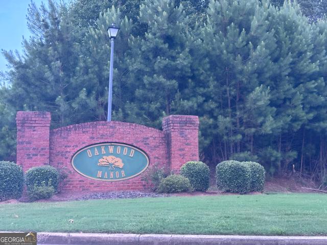 235 Hillside Oak Lane