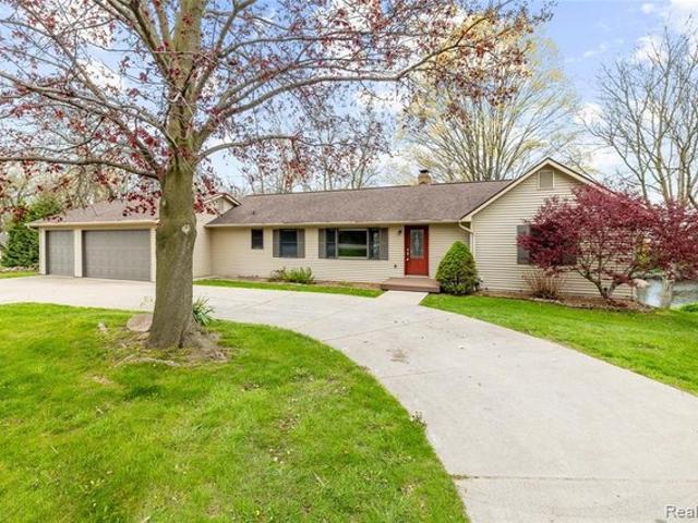 235 Indianwood Rd, Orion, MI 48362