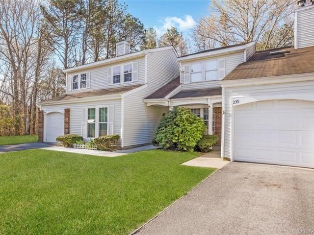 235 Ivy Meadow Ct, Middle Island, NY 11953