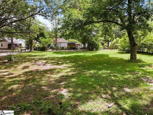 235 Oak St, Clinton, SC 29325