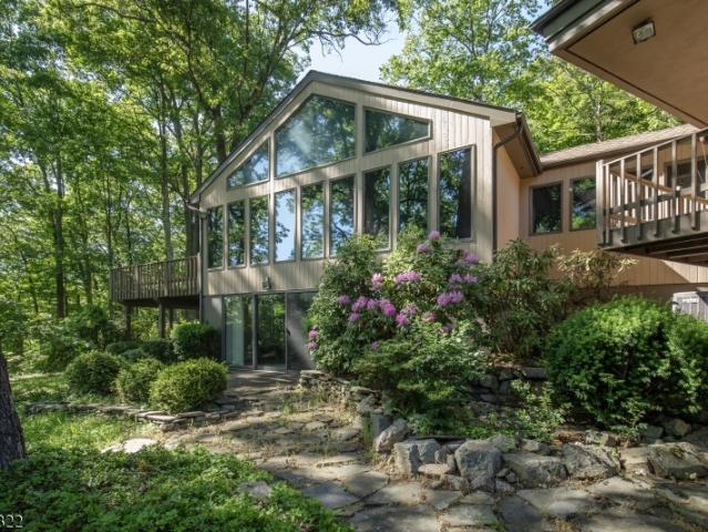 235 Mountainside Rd