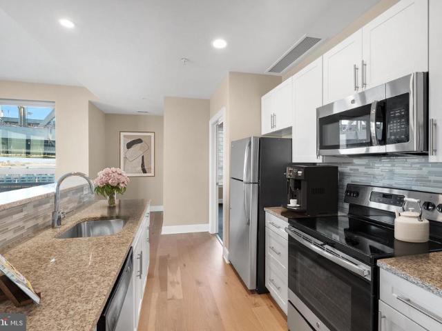 235 N Columbus Boulevard # 607