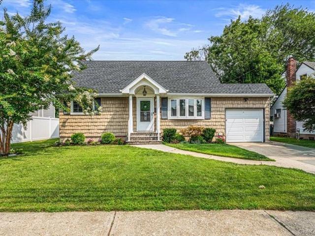 235 N Kings Ave, Massapequa, NY 11758