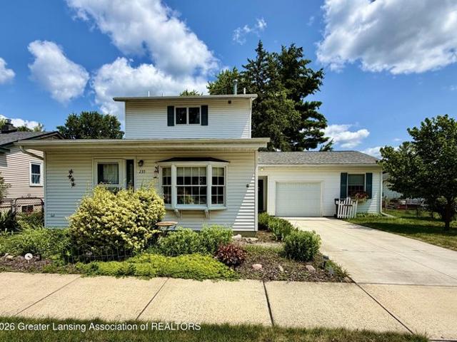 235 S Benjamin St, Fowlerville, MI 48836