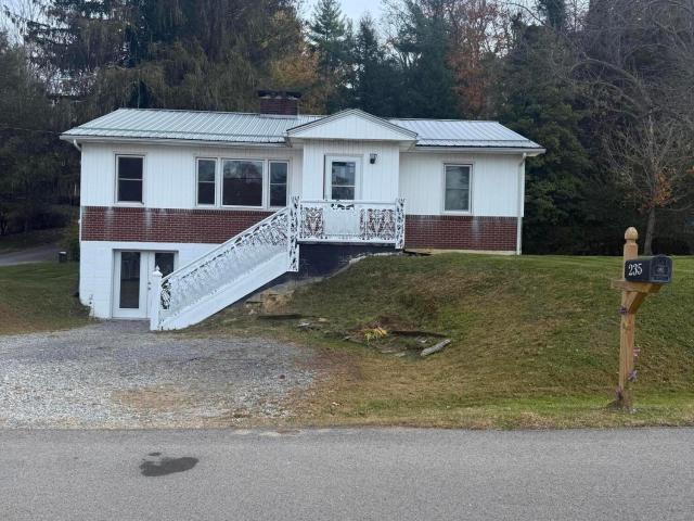 235 Southeast Glade Street