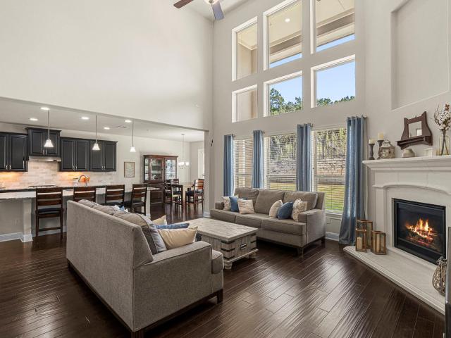 235 Senna Dr