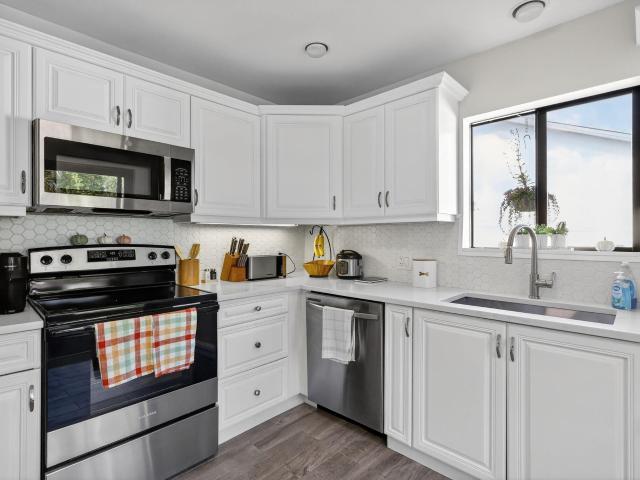 235 SW 29th Ave, Delray Beach, FL 33445 | MLS #R11166 | Compass