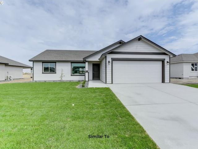 235 SW Goldfinch Ln, Boardman, OR 97818