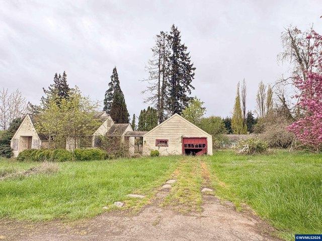 235 SW Ivy St, Willamina, OR 97396
