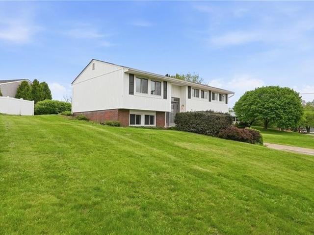 235 Princeton Dr, Aliquippa, PA 15001
