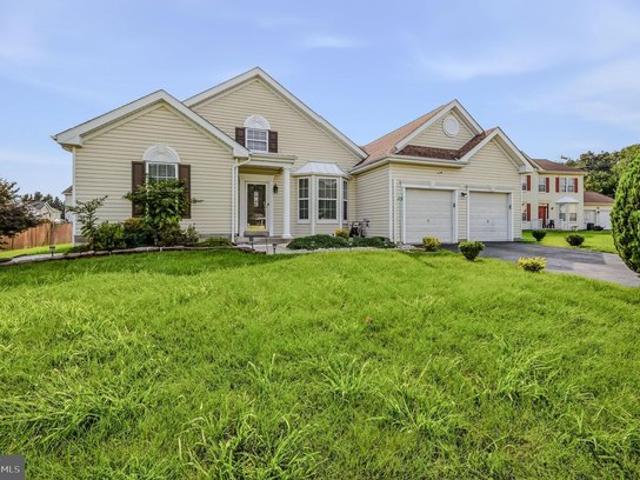 235 Riveredge Dr, New Castle, DE 19720