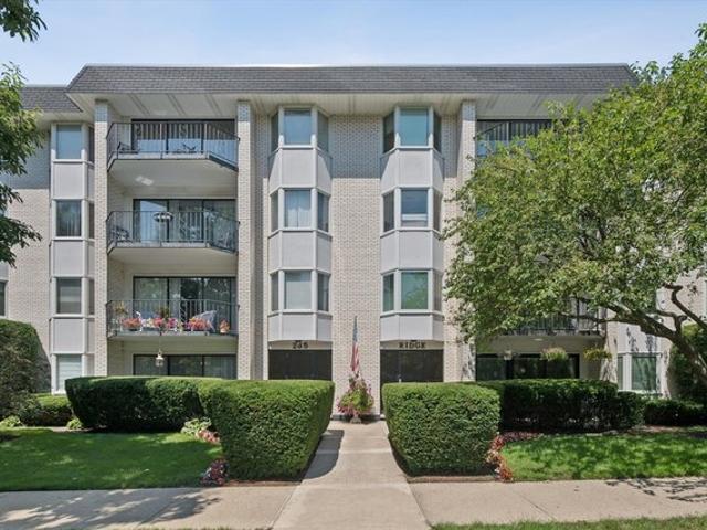 235 Ridge Rd Apt 3B, Wilmette, IL 60091