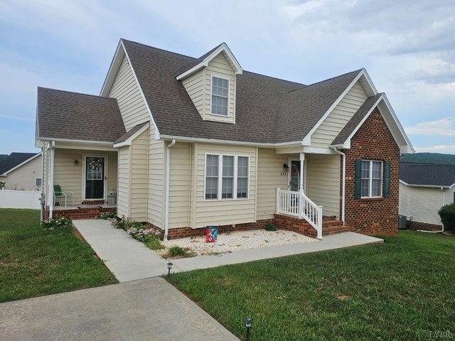 235 Russell Springs Dr, Lynchburg, VA 24501