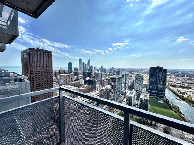 235 W Van Buren St, Unit 4207, Chicago, IL 60607 | MLS #12603 | Compass