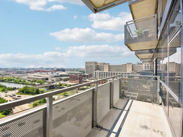 235 W Van Buren Street # 1807