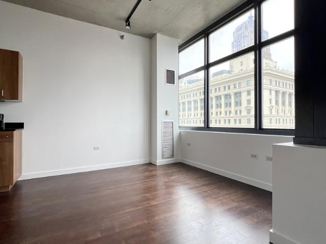 235 W Van Buren Street # 2202