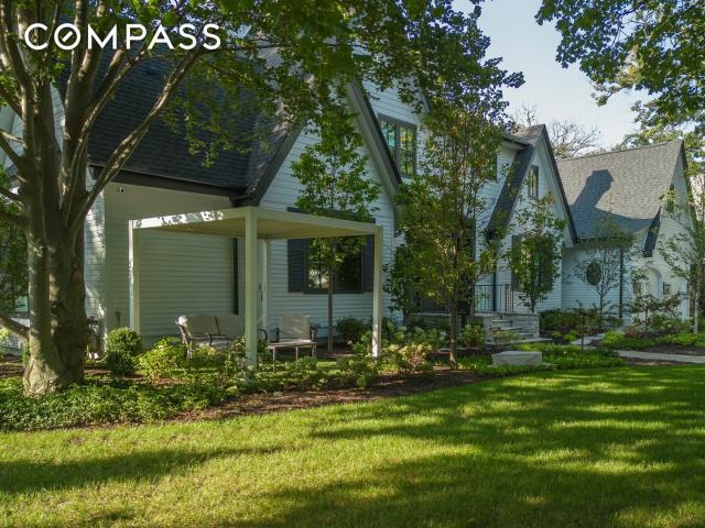235 W Cook Ave, Libertyville, IL