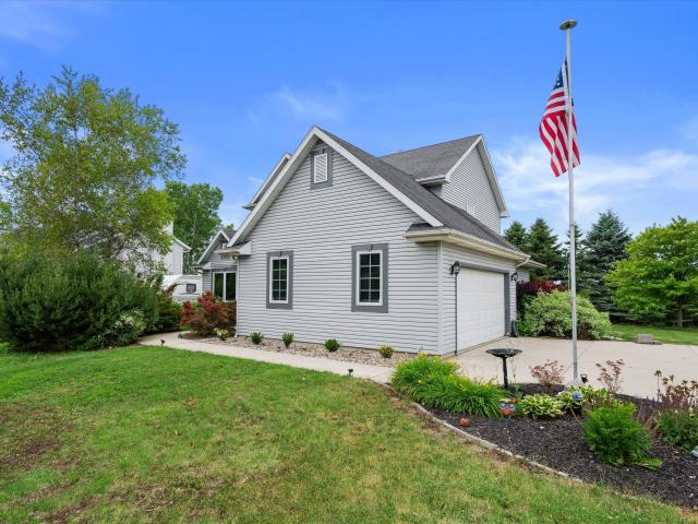 235 W Redding Cir