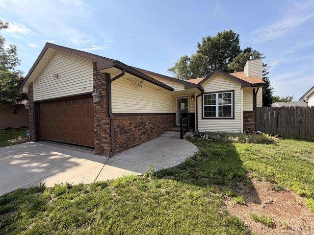 235 W Rosewood Ln, Derby, KS 67037