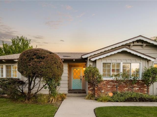 23642 Oxnard St, Woodland Hills, CA 91367
