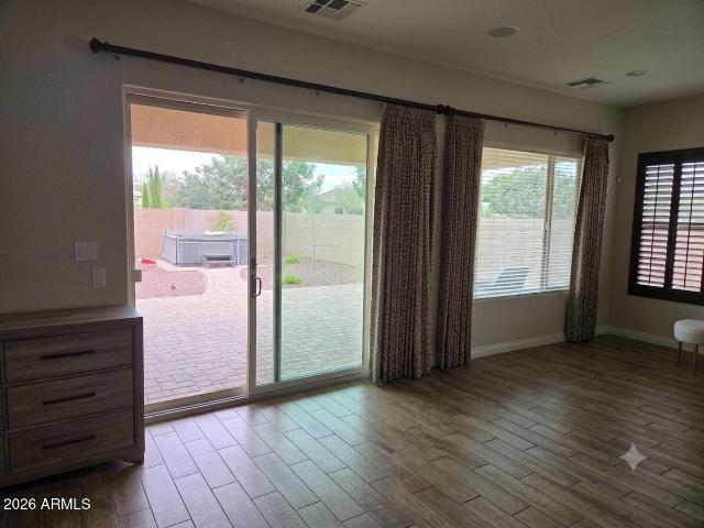 2364 E SUSAN Drive