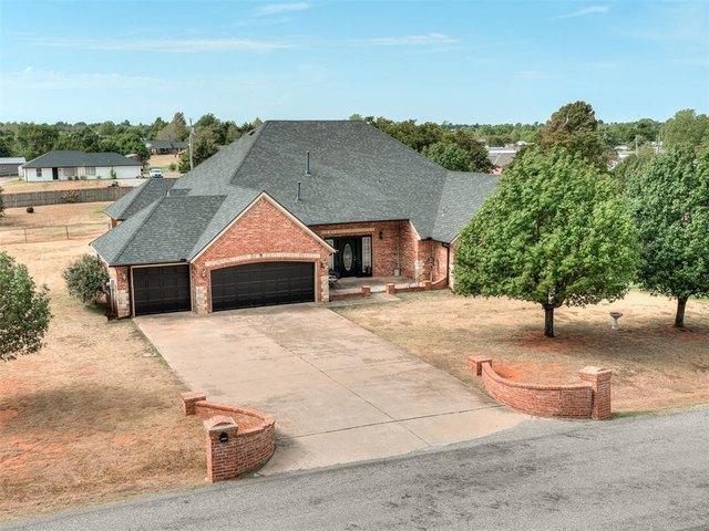 2365 Elm Tree Ln, Blanchard, OK 73010