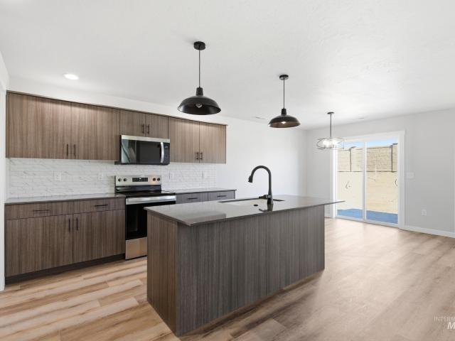 2367 W Red Jasper Dr