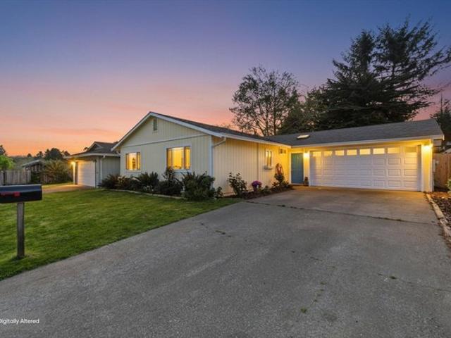 2368 Fischer Ln, Eureka, CA 95503