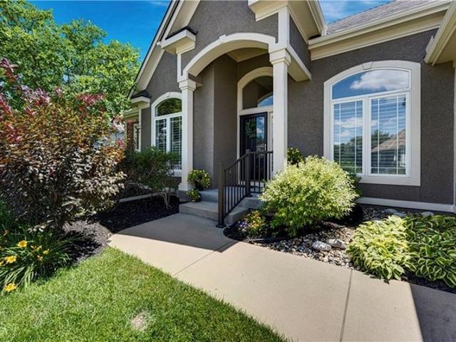 23603 W 72nd Ter, Shawnee, KS 66227