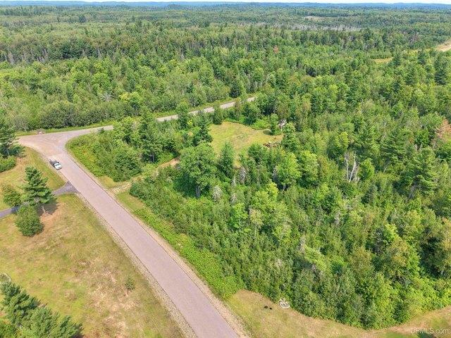 2360 Goldmine Creek Dr, Ishpeming, MI 49849