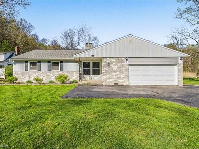 2360 Trailard Dr, Willoughby Hills, OH 44094