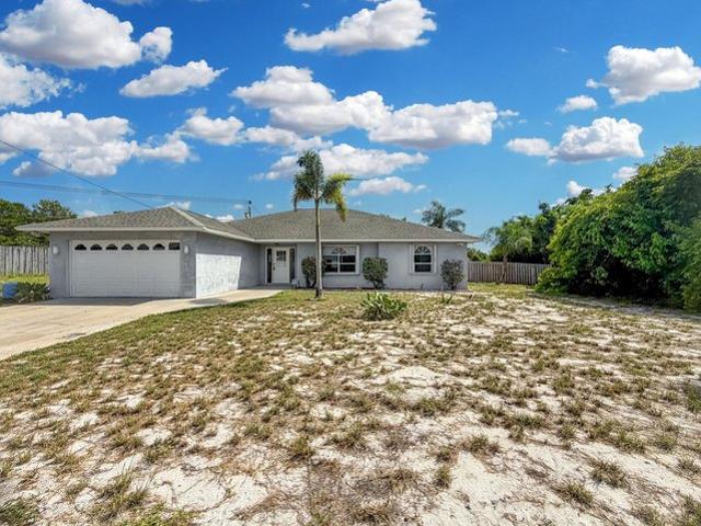 2361 NE 21st Ave, Jensen Beach, FL 34957