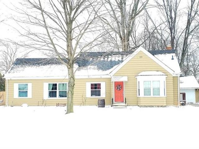 23630 Deanhurst St, Clinton Township, MI 48035
