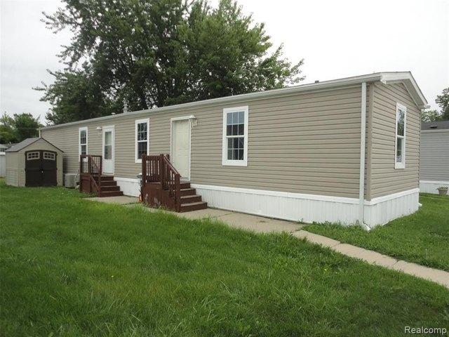23630 Hickory Dr, Brownstown Township, MI 48174