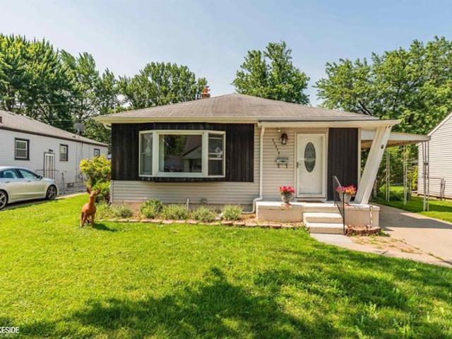 23636 Beverly St, Saint Clair Shores, MI 48082