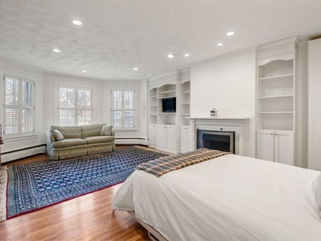 236 Beacon St Unit 1E, Boston, MA 02116