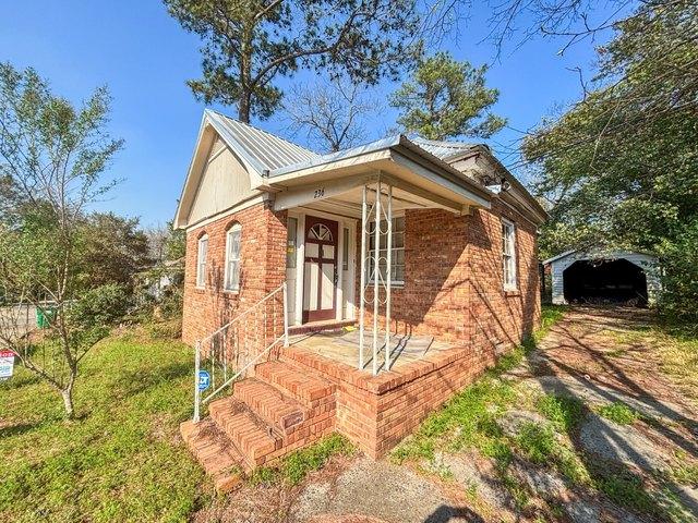 236 Gordon St SW, Dawson, GA 39842