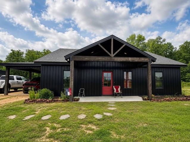 236 Gap Rd, Grenada, MS 38901