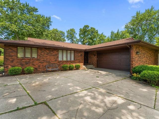 236 Grace Ct, Crown Point, IN 46307