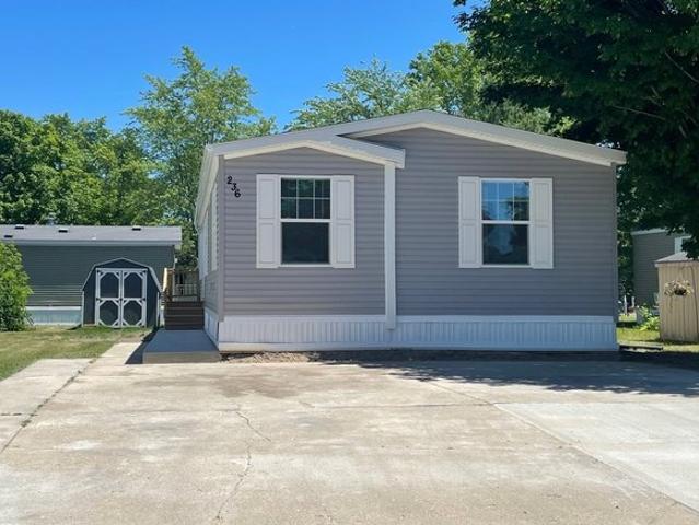 236 Grey Oak Dr, Coopersville, MI 49404