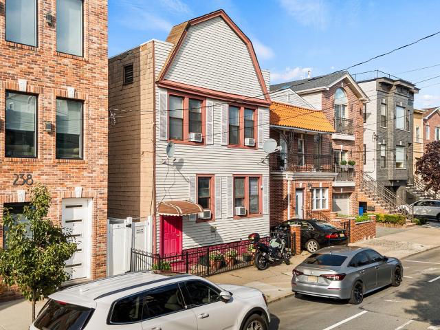 236 Griffith St