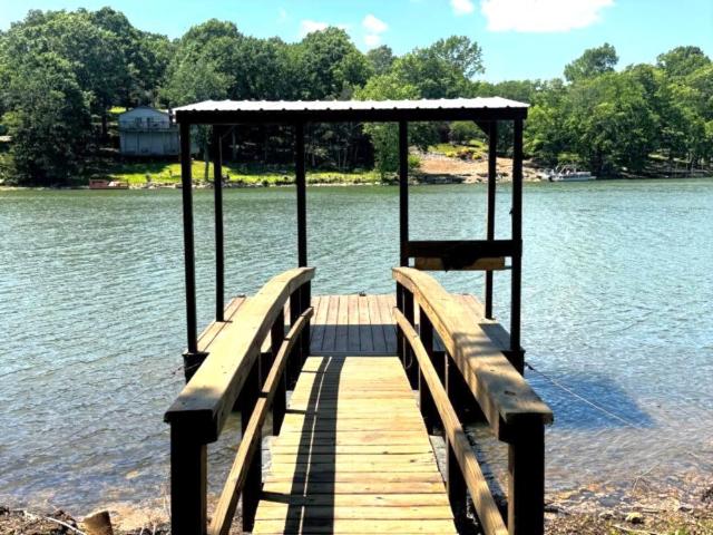 236 E Lakeshore Drive
