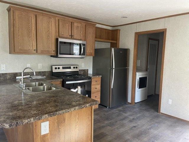 236 Evergreen Manor Dr, Hardwick, VT 05843