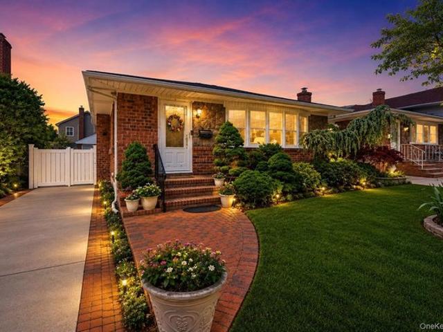 236 Franklin Ave, Malverne, NY 11565